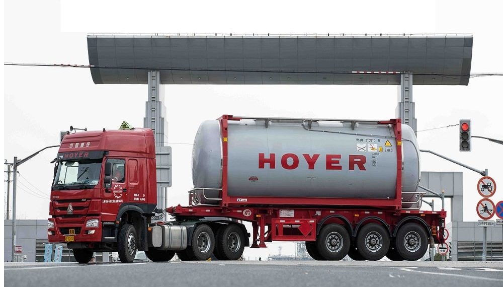 HOYER Group operates trucks with low emission Euro-6 engines ...
