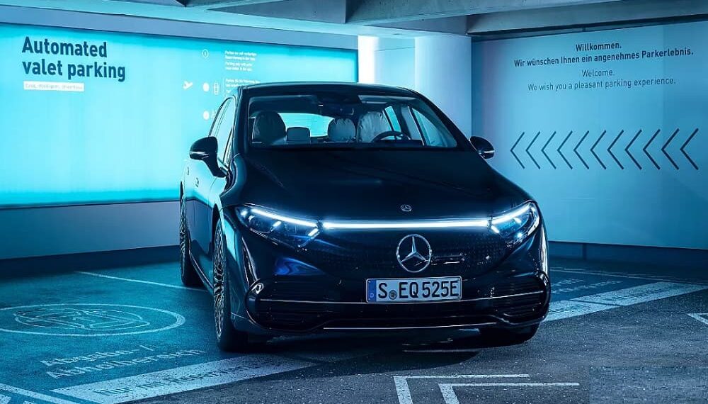 World first: Bosch and Mercedes-Benz's driverless parking system ...